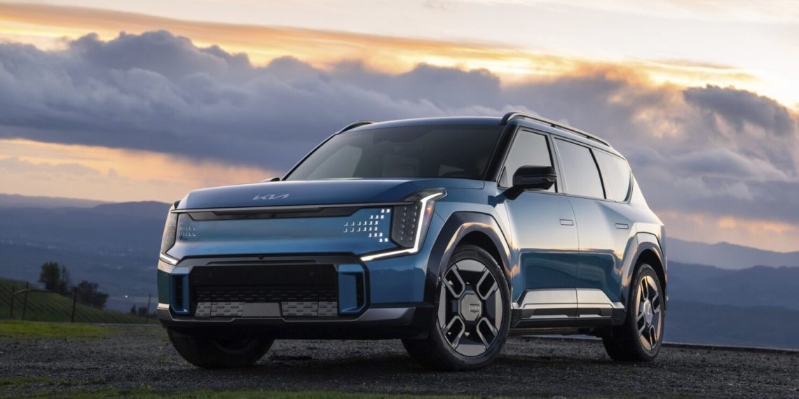 Off-Road Luxury: The Top 2025 SUVs Built for Adventure – MotorLuxeWorld
